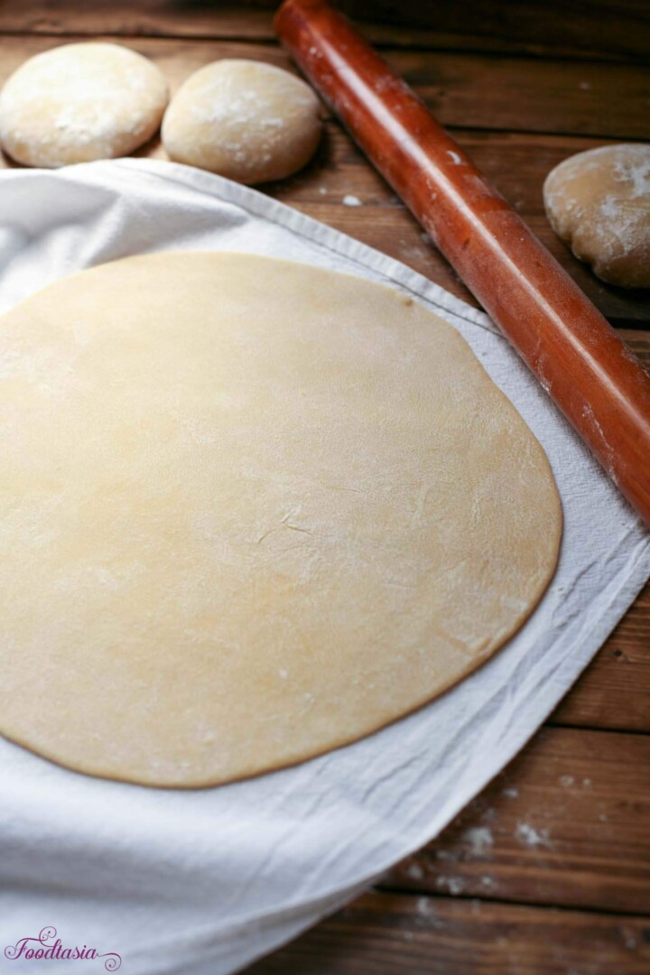 Hungarian Cabbage and Noodles (Haluski - Káposztás Tészta) | Foodtasia