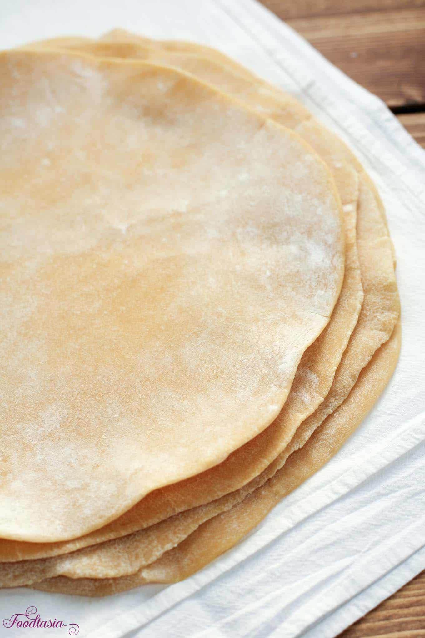 Hungarian Cabbage and Noodles (Haluski - Káposztás Tészta) | Foodtasia