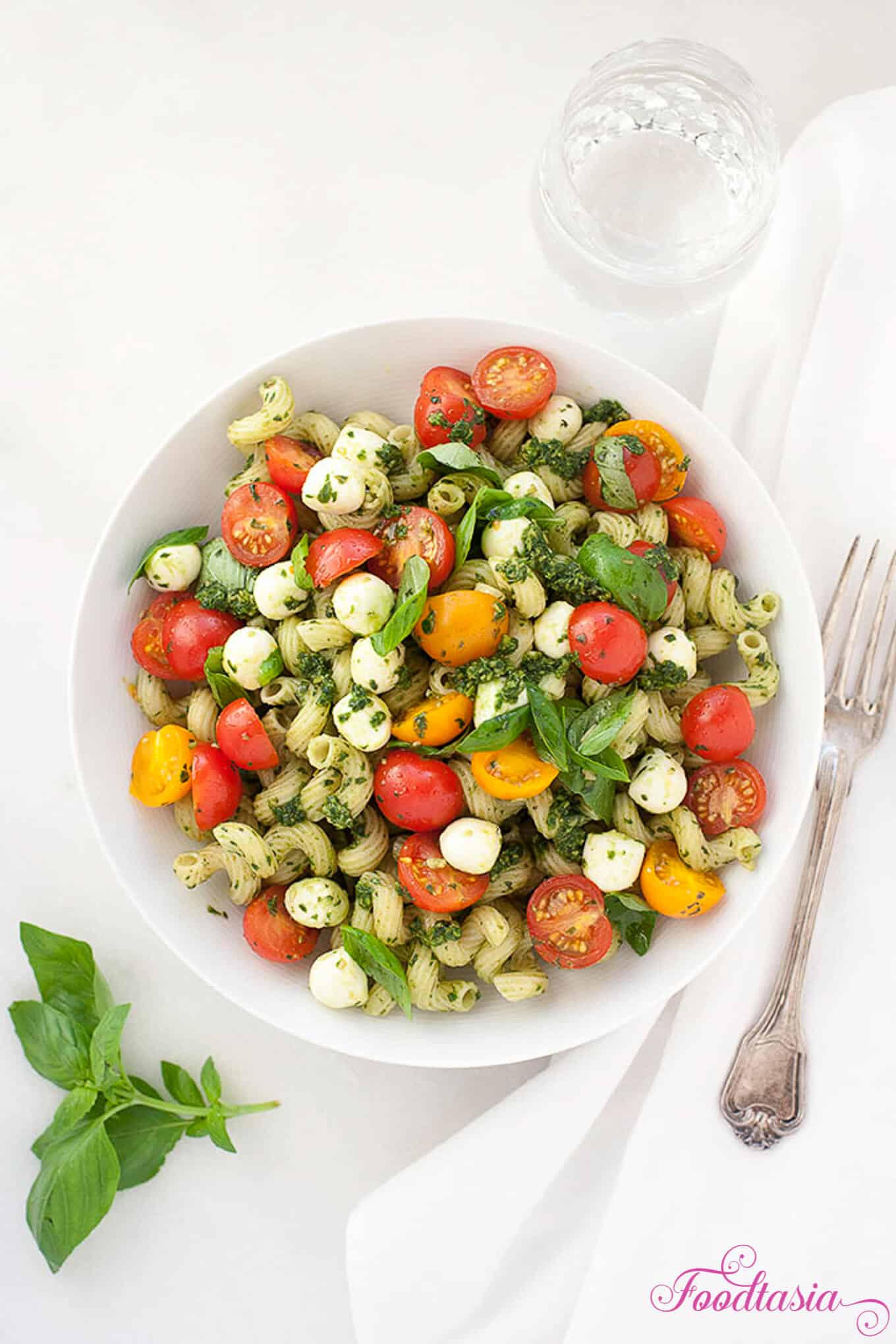 Pasta Caprese with Pesto, Cherry Tomatoes, and Fresh Mozzarella | Foodtasia