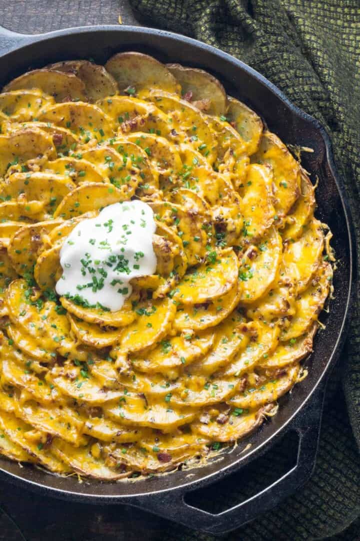 Bacon and Cheddar Spiral Loaded Roasted Potatoes | Foodtasia