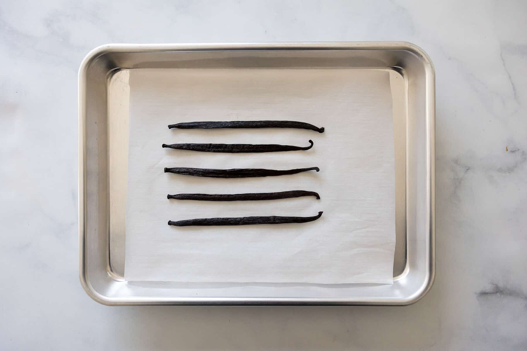 DIY: How to Make Homemade Vanilla Powder | Foodtasia