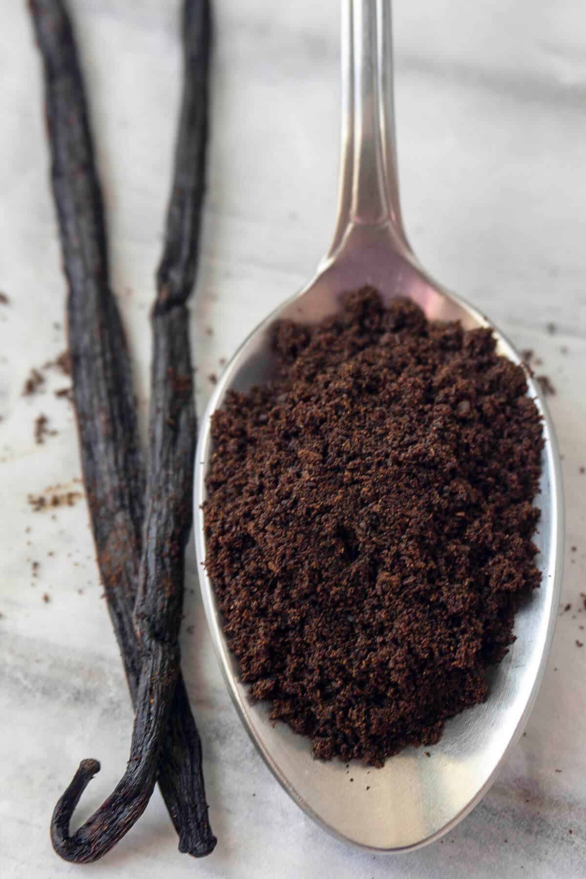 DIY: How to Make Homemade Vanilla Powder | Foodtasia