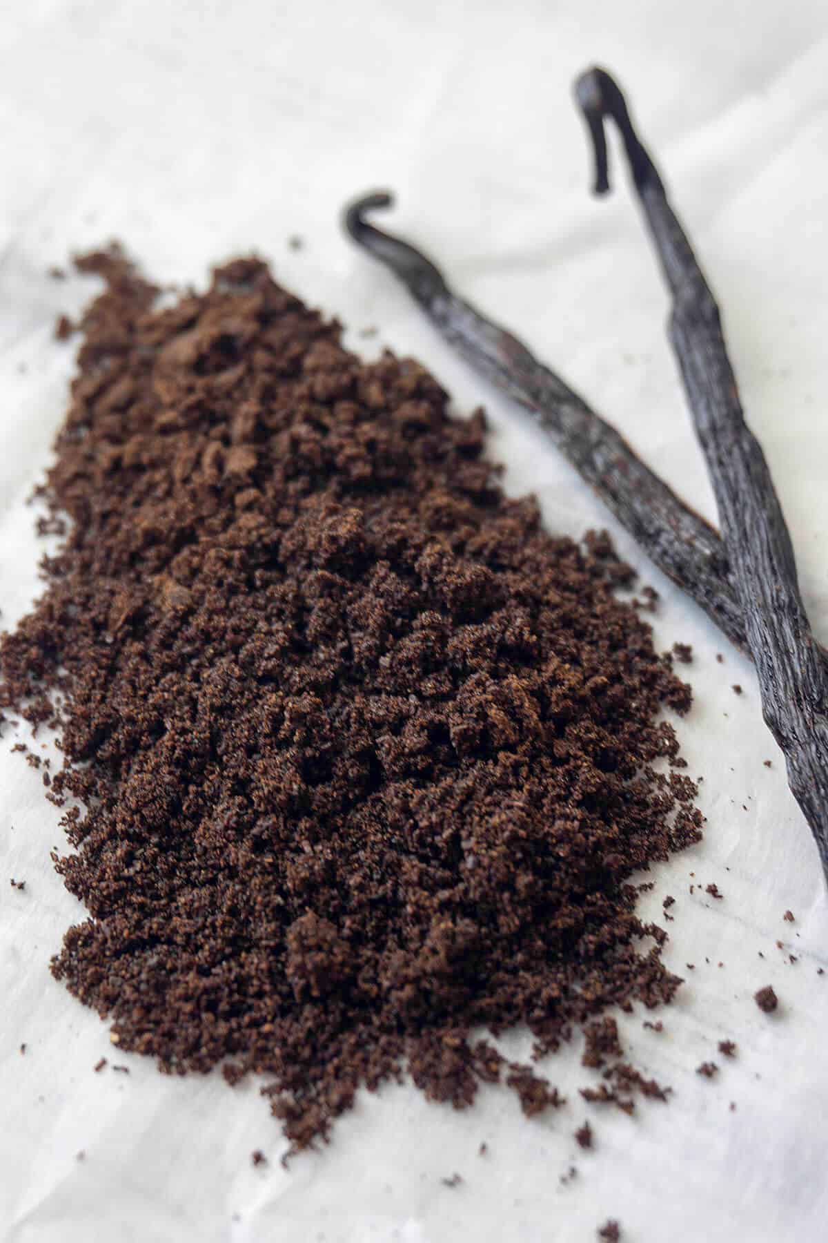 DIY: How to Make Homemade Vanilla Powder | Foodtasia