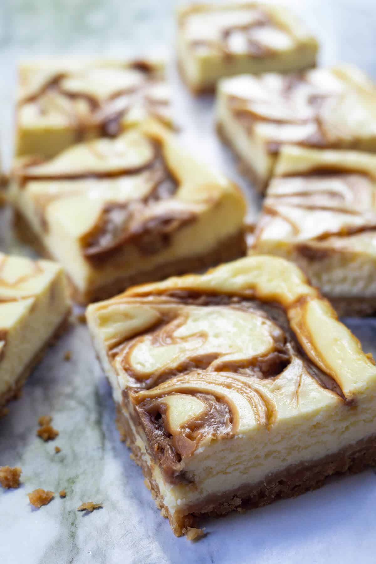 Swirled Caramel Cheesecake Bars | Foodtasia