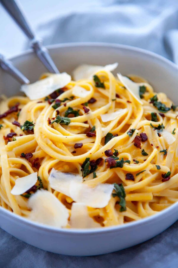 Creamy Butternut Squash Pasta with Bacon and Crispy Sage | Foodtasia