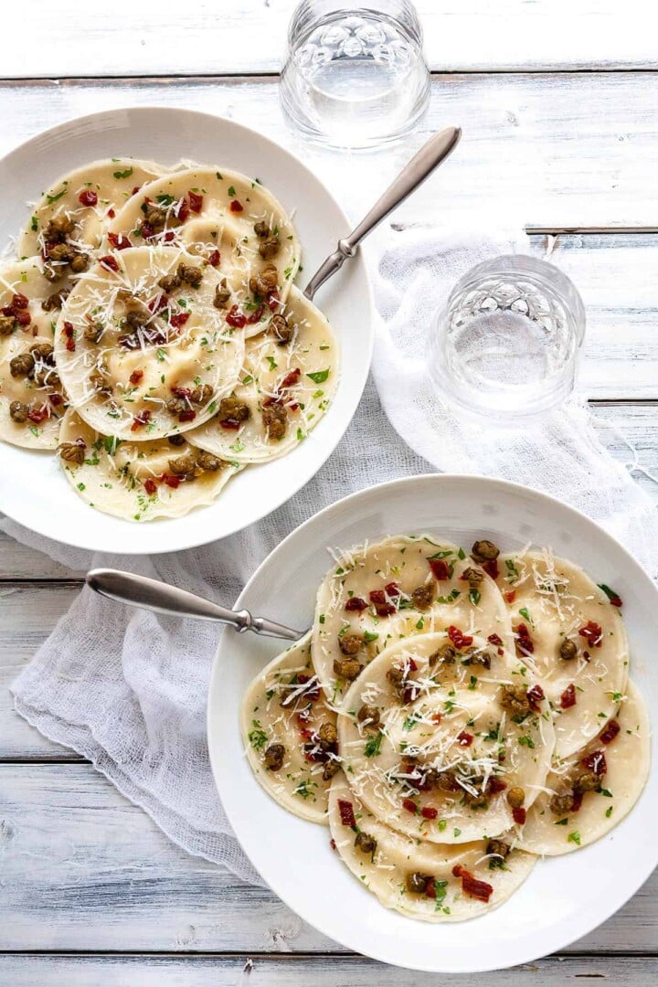 Easy Artichoke Ravioli with Sun Dried Tomatoes and Fried Capers | Foodtasia