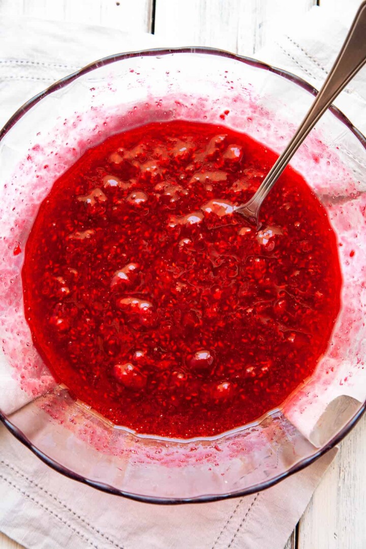 The Raspberry Sauce That Practically Makes Itself | Foodtasia