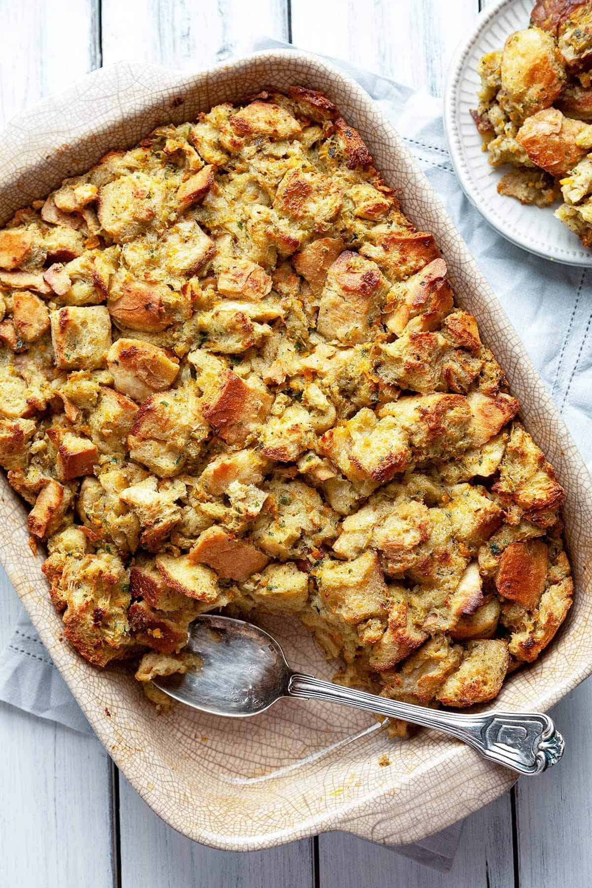The BEST Traditional Thanksgiving Classic Stuffing Recipe | Foodtasia
