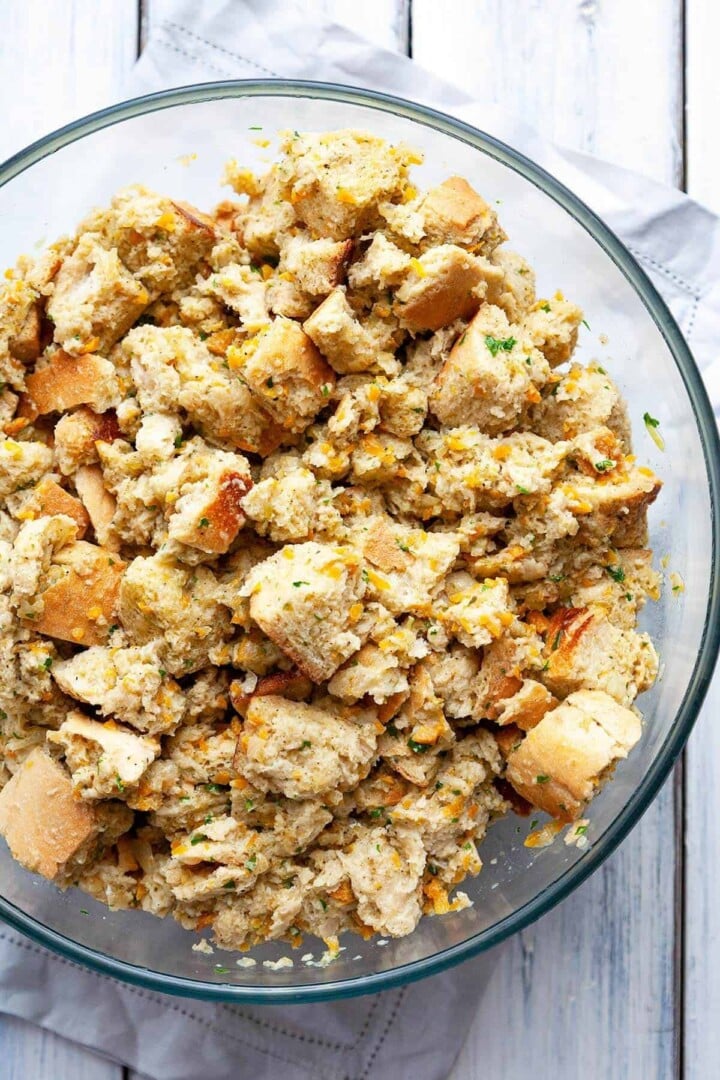 The BEST Traditional Thanksgiving Classic Stuffing Recipe | Foodtasia