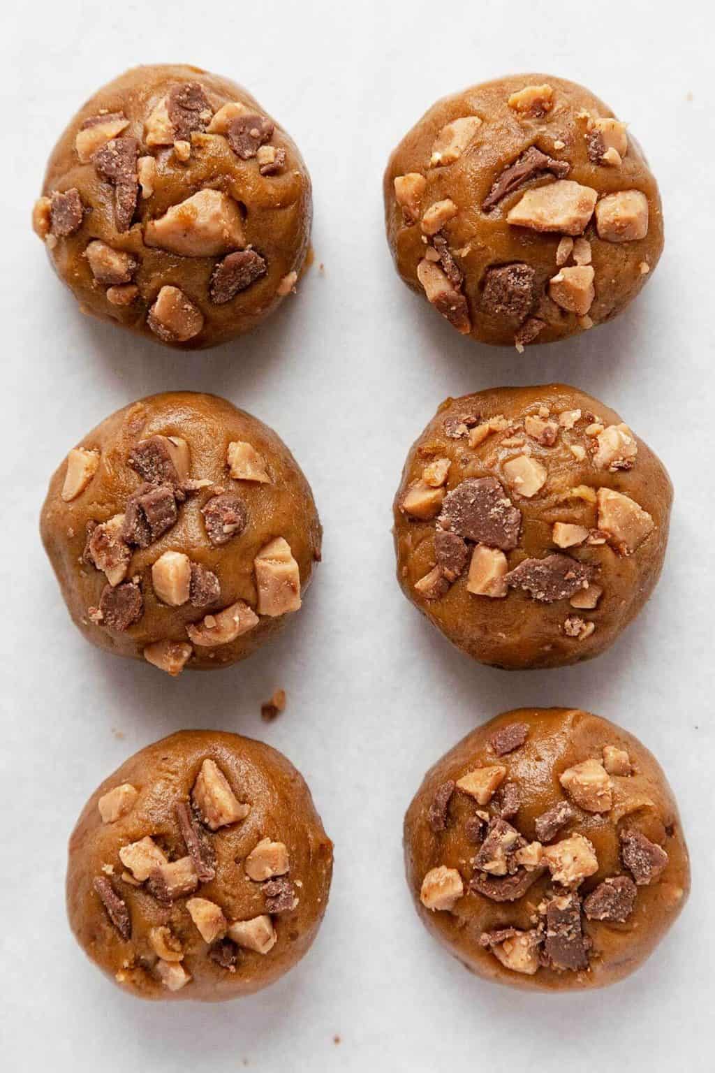 The BEST Thick and Chewy Brown Butter Toffee Cookies | Foodtasia