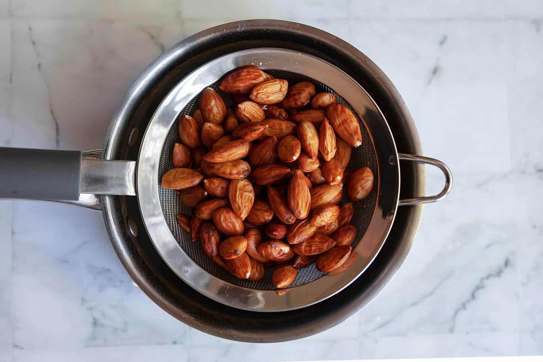 How to Blanch Almonds (VIDEO) | Foodtasia
