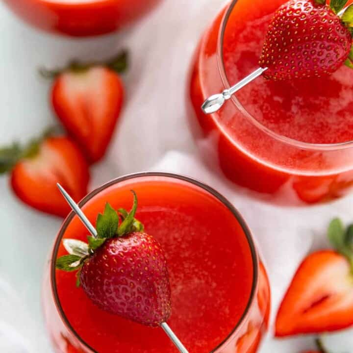 Fresh Strawberry Juice with or without a Juicer! | Foodtasia